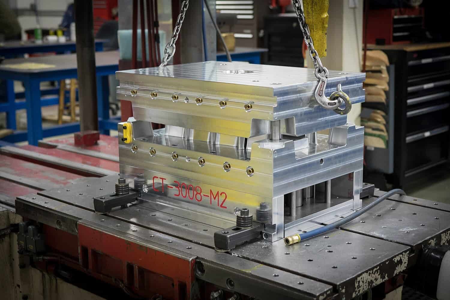 Comparison of Aluminum Mold And Steel Mold | DDPROTOTYPE